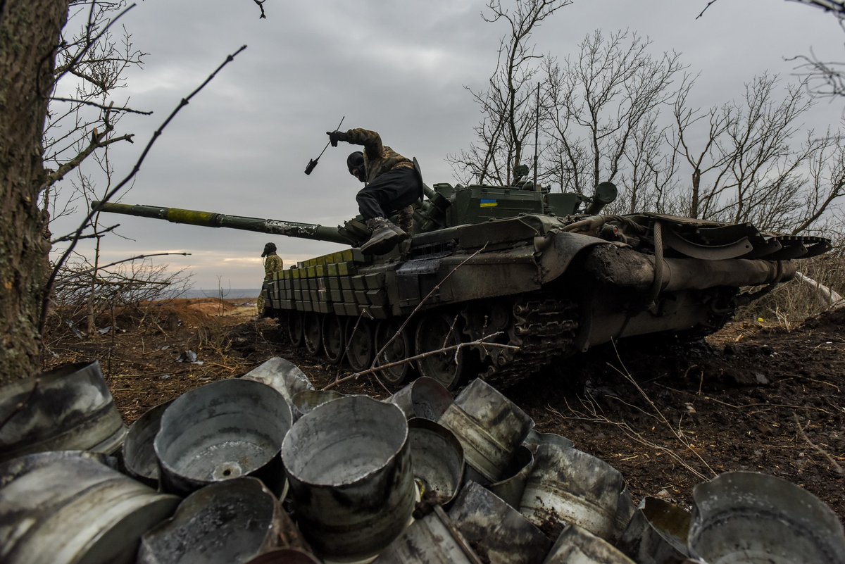 MilitaryLand.net on Twitter: "📷The tankmen of Ukrainian 24th Mechanized Brigade in Donbas. # ...