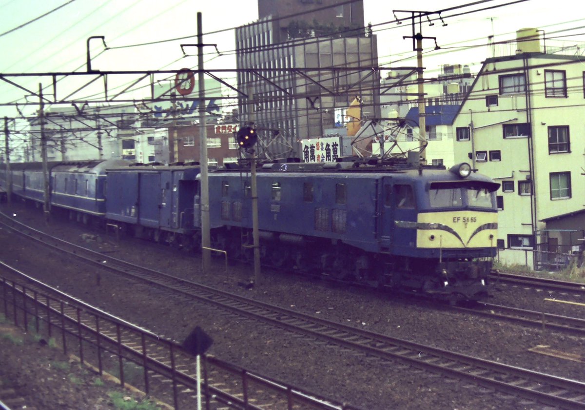 クラちゃん on Twitter: "RT @WRX_3651: 今は昔･･･ 今日の寝台特急「北星」を先導するのは、独特のフェイスで異彩を放つ宇都宮区のEF58 65号機 終着上野は、もう ...