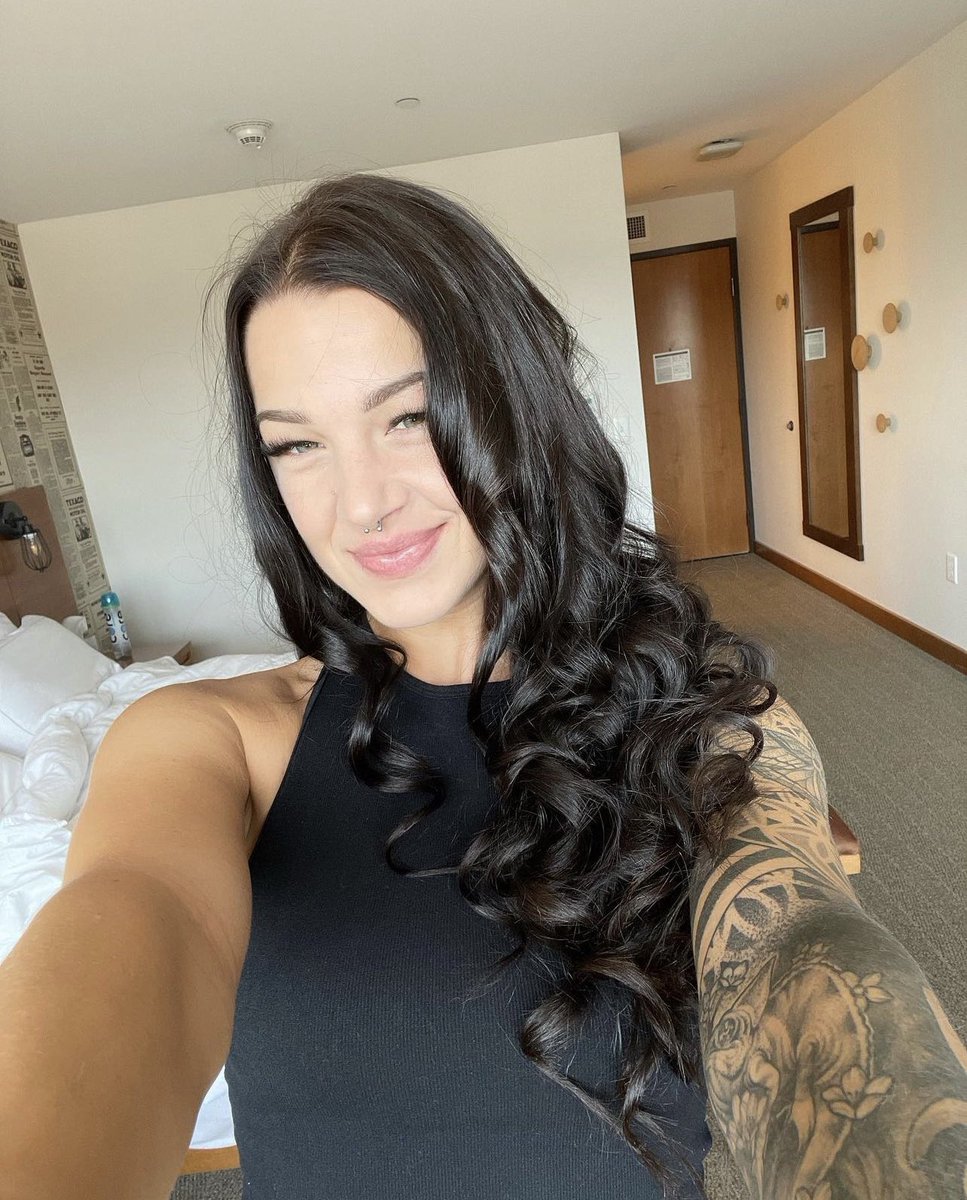 Evelin Stone Official on Twitter: "RT @petepistoleiro: @theevelinstone is every woman to me ...