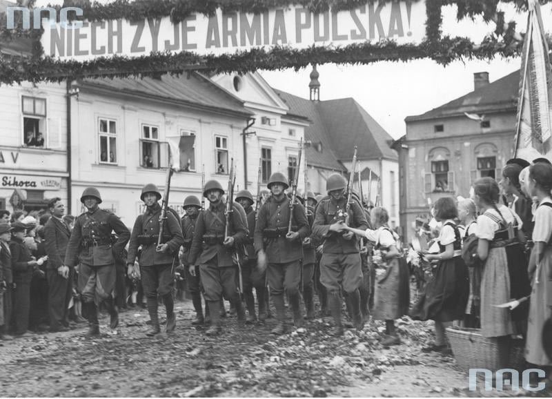 Vishnu on Twitter: "RT @Kanthan2030: Also, in 1938, when Hitler invaded Czechoslovakia, guess ...