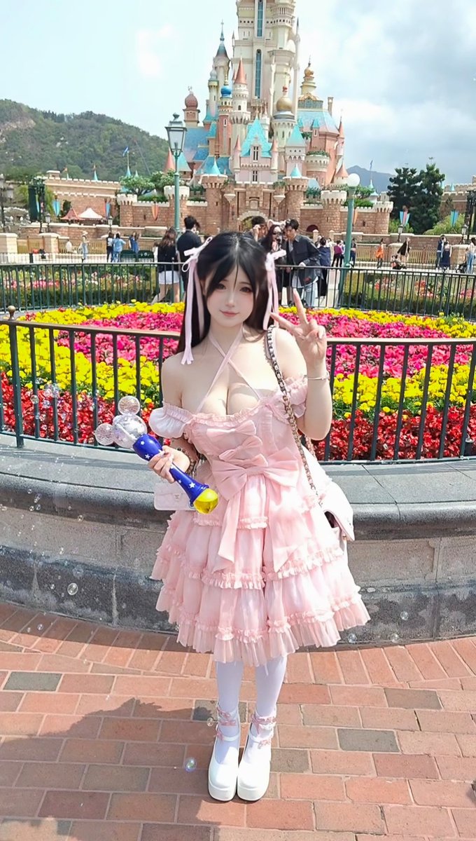 圆脸馨儿 on Twitter: "香港迪士尼一日游"
