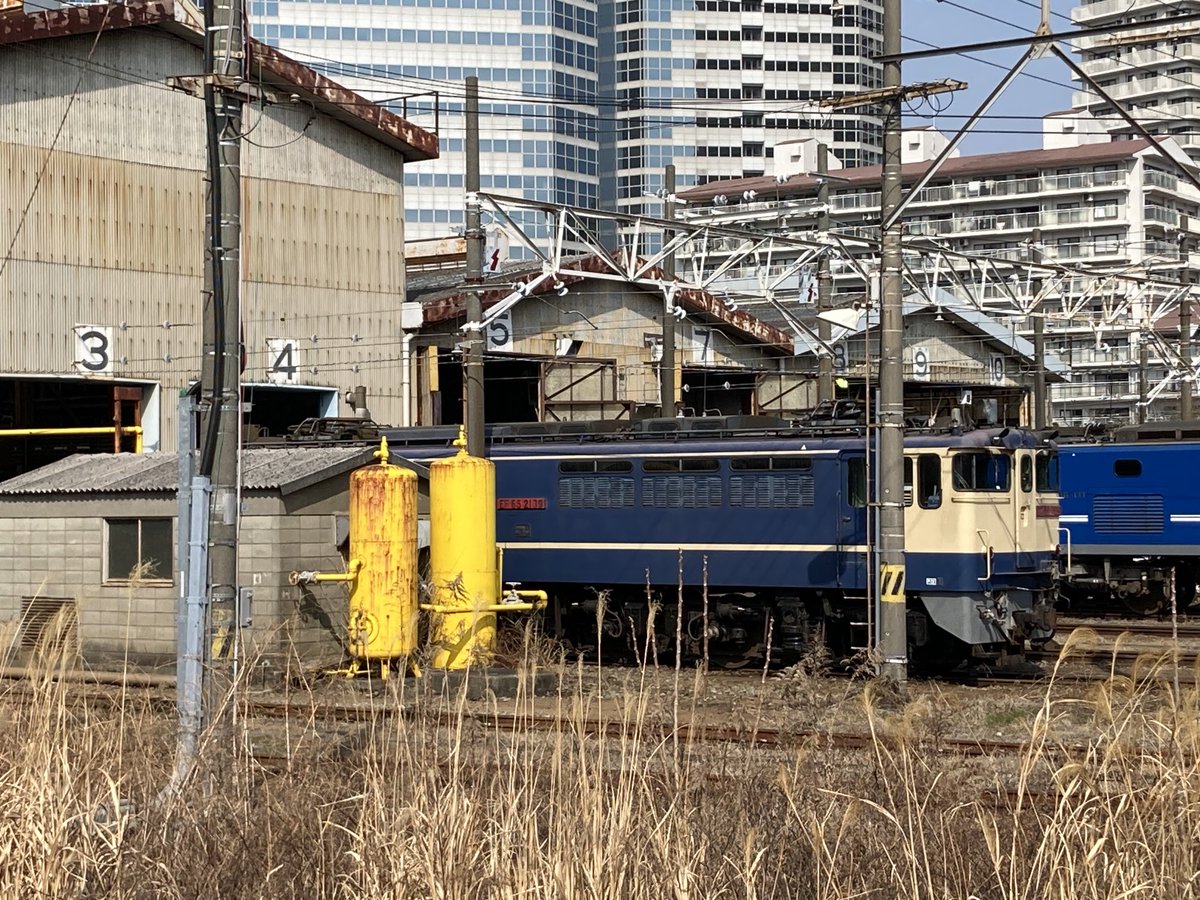 satoru_8888 on Twitter: "2023/03/09 新鶴見機関区 EF65 2127 EF65 2139 13:45ごろ"