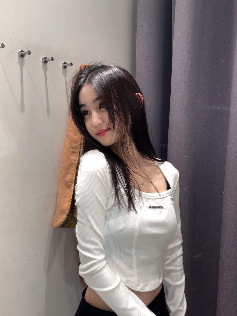 noodlo on Twitter: "Cleveland Hill Carol Monroe #成都丝足 #成都 Armstrong Kent"