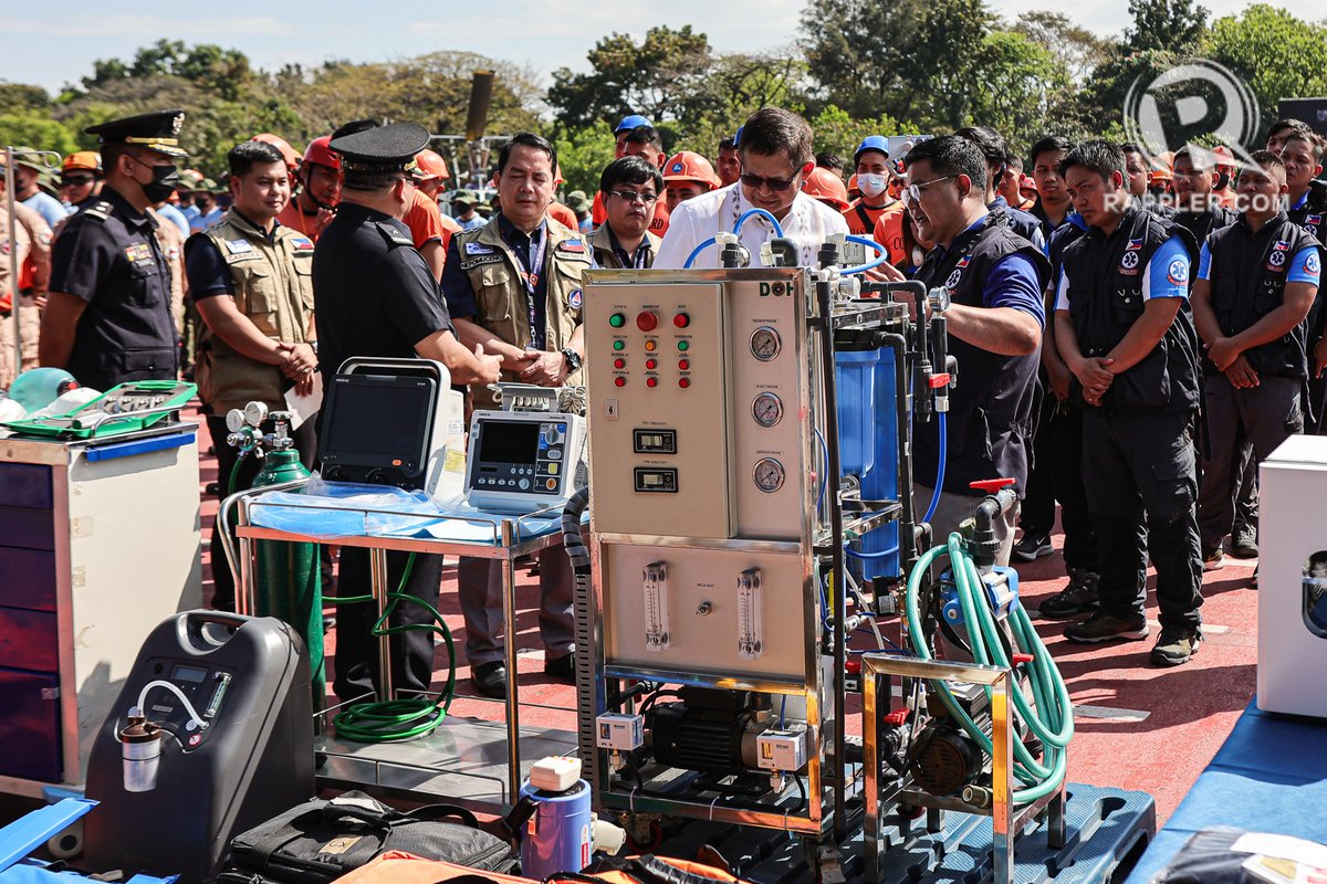 Officials of the Armed Forces of the Philippines and other disaster ...
