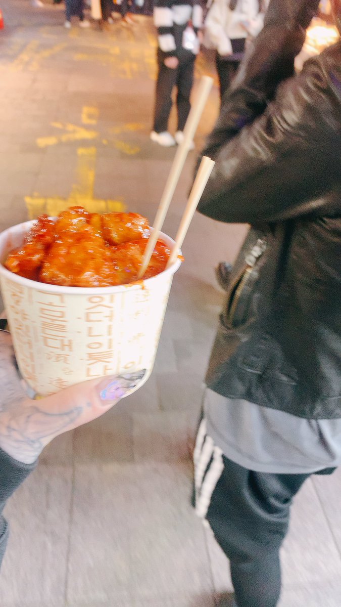 ちゃぴ CHAPI 🐳 2/25 大阪物販イベ on Twitter: "初韓国🇰🇷 食べるしかしてない"