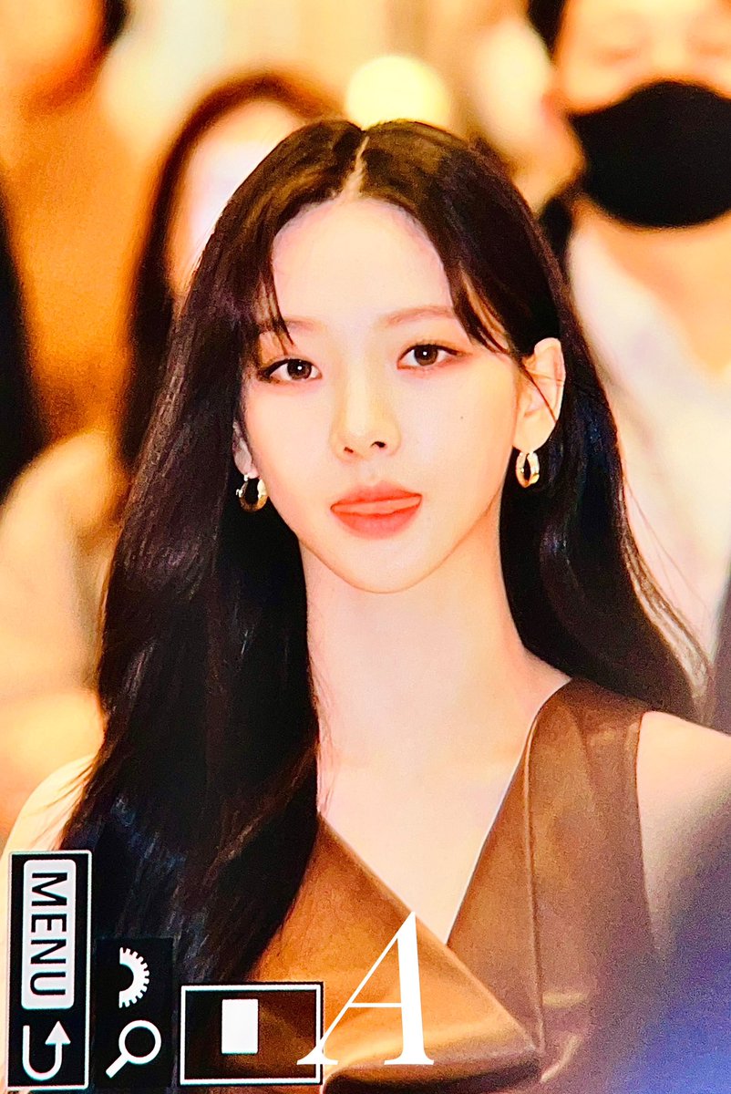 æspa’s charts #aespa_WEEK on Twitter: "RT @_April_karina: 230309 보테가베네타 카리나 🤎 #카리나 #에스파 #KARINA ...