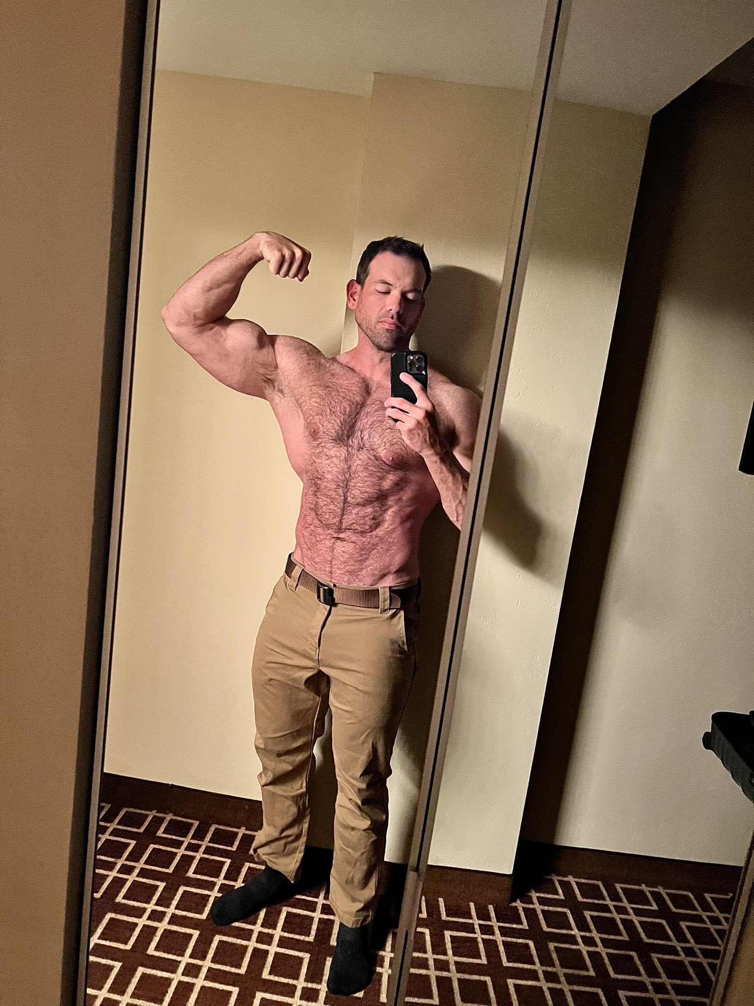 Master Kenny on Twitter: "Blue collar alpha vibes 🤴🏻💪🏼 #macro #muscle #Alpha #muscleworship # ...