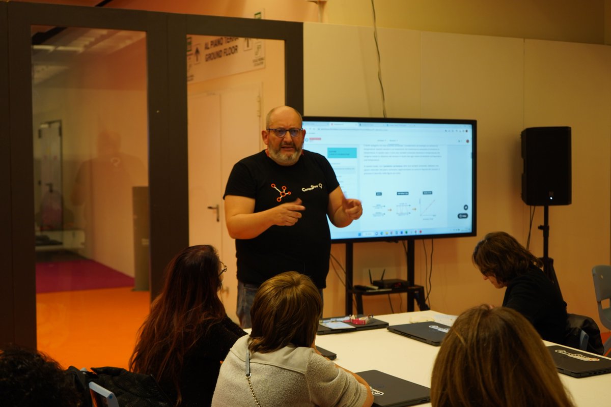 Arduino on Twitter: "Arduino is presenting our education offerings at @FieraDidactaITA, together ...