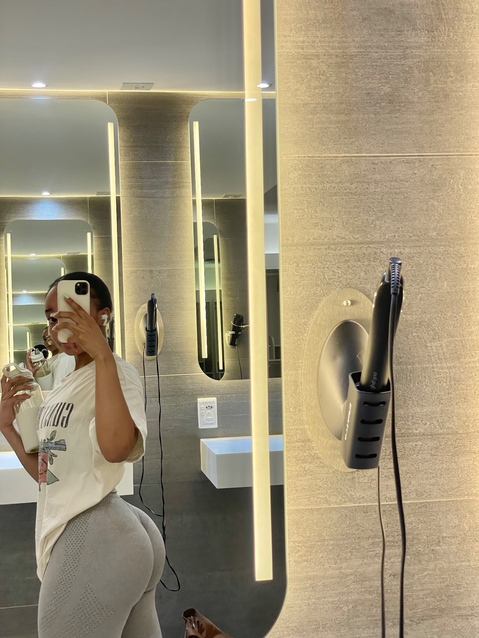 Okuhle Ncengwa on Twitter: "🤍 https://t.co/5VW65UxzmW" / Twitter