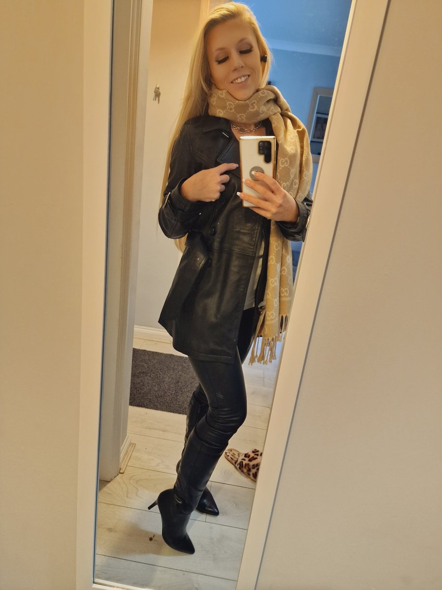 Michelle Moist on Twitter: "Out in my leathers today Do you like me all in leather