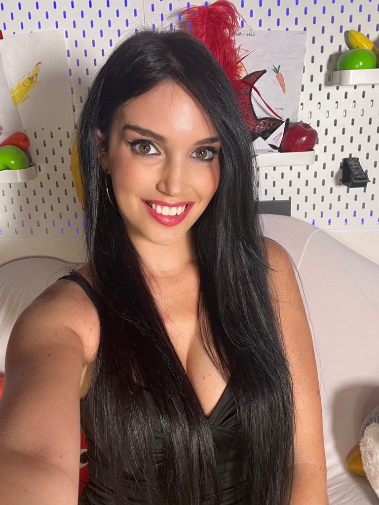 Animatrices & Célébrités 🇫🇷 on Twitter: "RT @PriscillaLiaud: C’est parti 🍓🔥#twitch http://Twitch ...