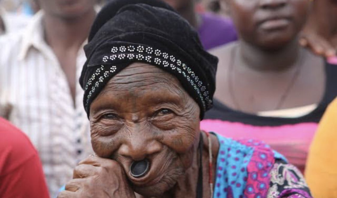 Uzi KWANINI WAMAKONDE WALIJICHORA,KUJITOBOA,KUJIKATA VIDOLE,KUCHONGA ...