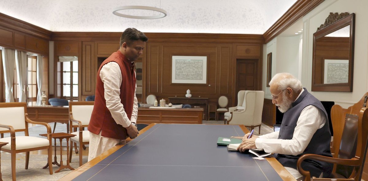 BluOne Ink on Twitter: "Sri Dhaval Patel, the author of Bharat Ke Janjaatiya Krantiveer, met the ...