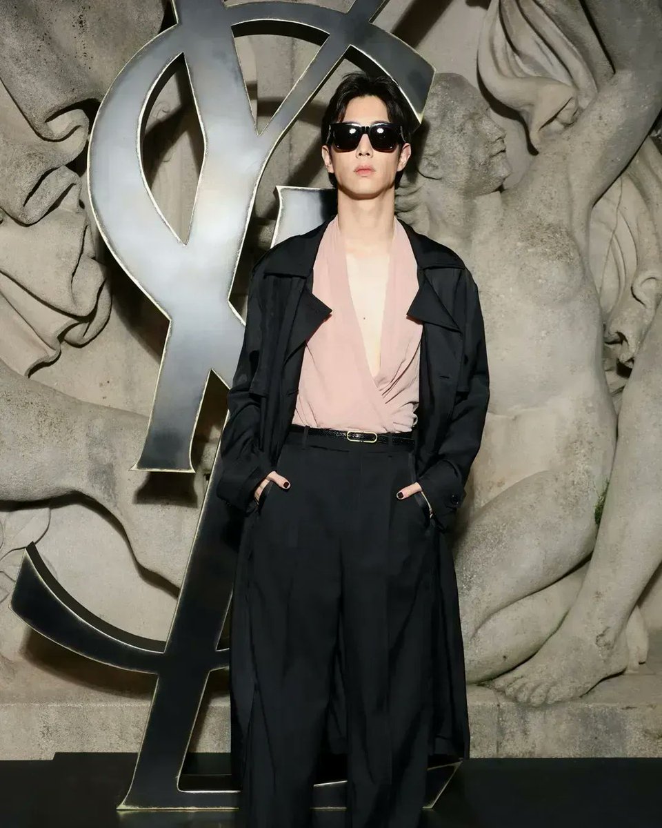 IA 🔗tweetybirdie🔗belle on Twitter: "RT @fubiz: Best Dressed & Looks Stars at Paris and Milan ...