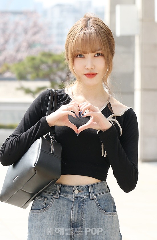 Yuju Updates On Twitter [photo] 230323 Yuju On The Way To Kbs Cool Fm