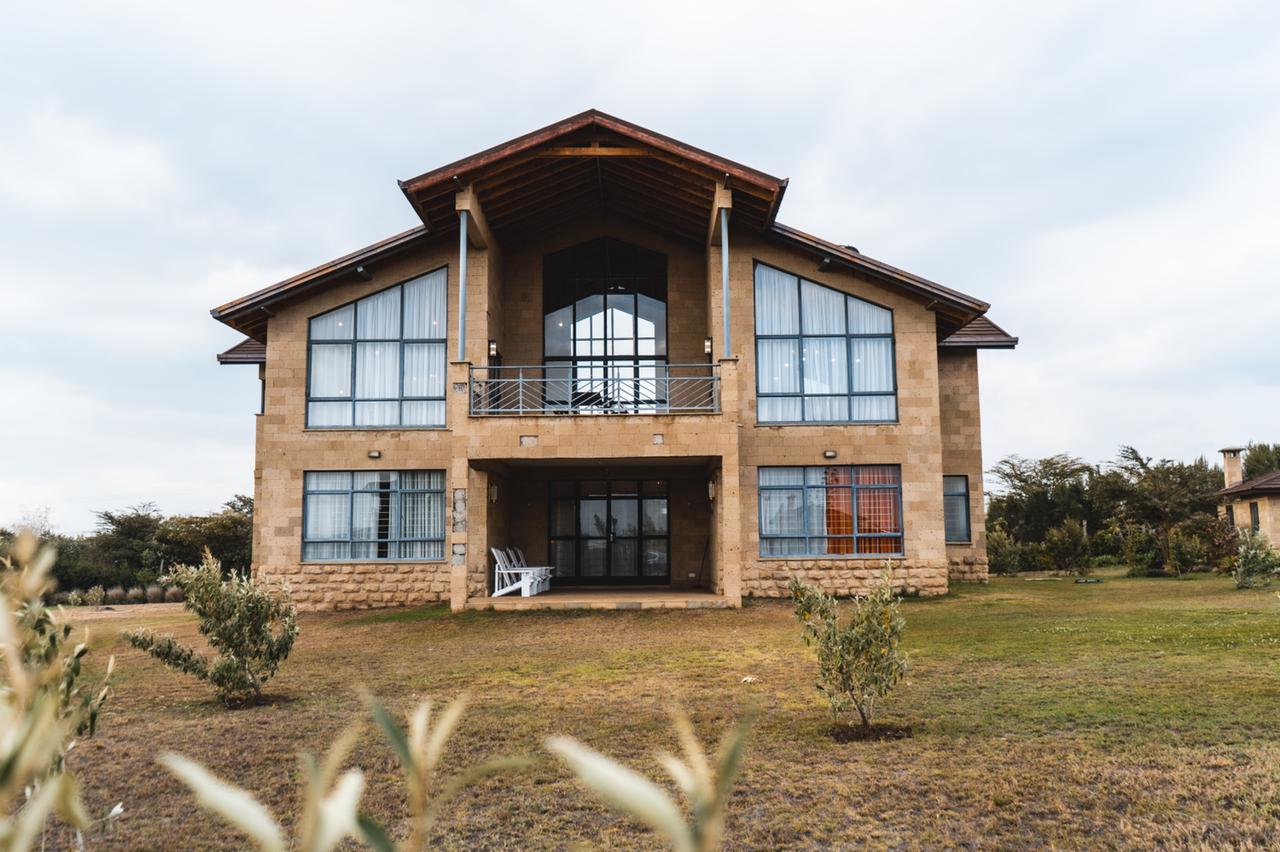 Perfect Strangers Safaris on Twitter: "Gorgeous 4_bedroom home ,boasting of spectacular views of ...