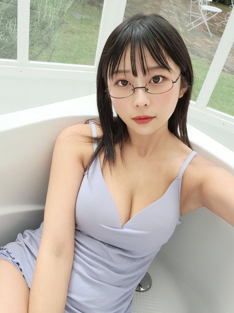 蒼猫いな🦄💙💜( Ina Aoneko ) on Twitter: "お風呂場いな子🛁🐥💕 #地味子のログインボーナス #68日目 https://t.co/CwTuuZTk9j" / Twitter