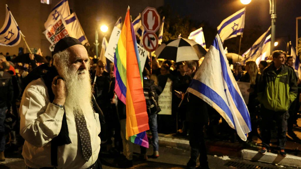 ynet עדכוני on Twitter: "ד"ר אביטל דוידוביץ' אשד: החרדים אינם שמורת טבע. מותר להפגין בבני ברק ...