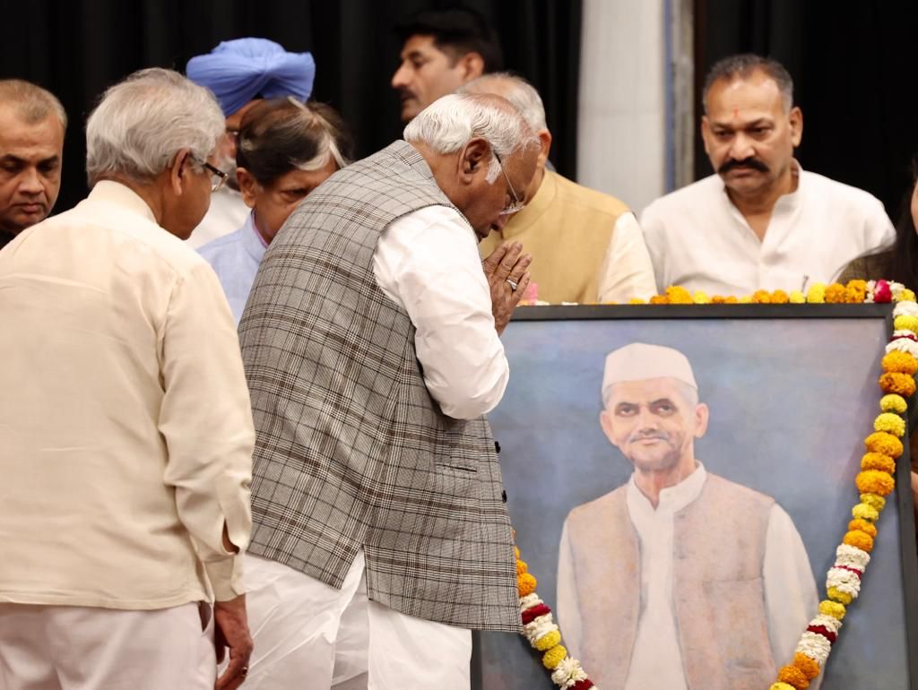 Spirit of Congress on Twitter: "RT @INCIndia: Congress President Shri @kharge paid floral ...