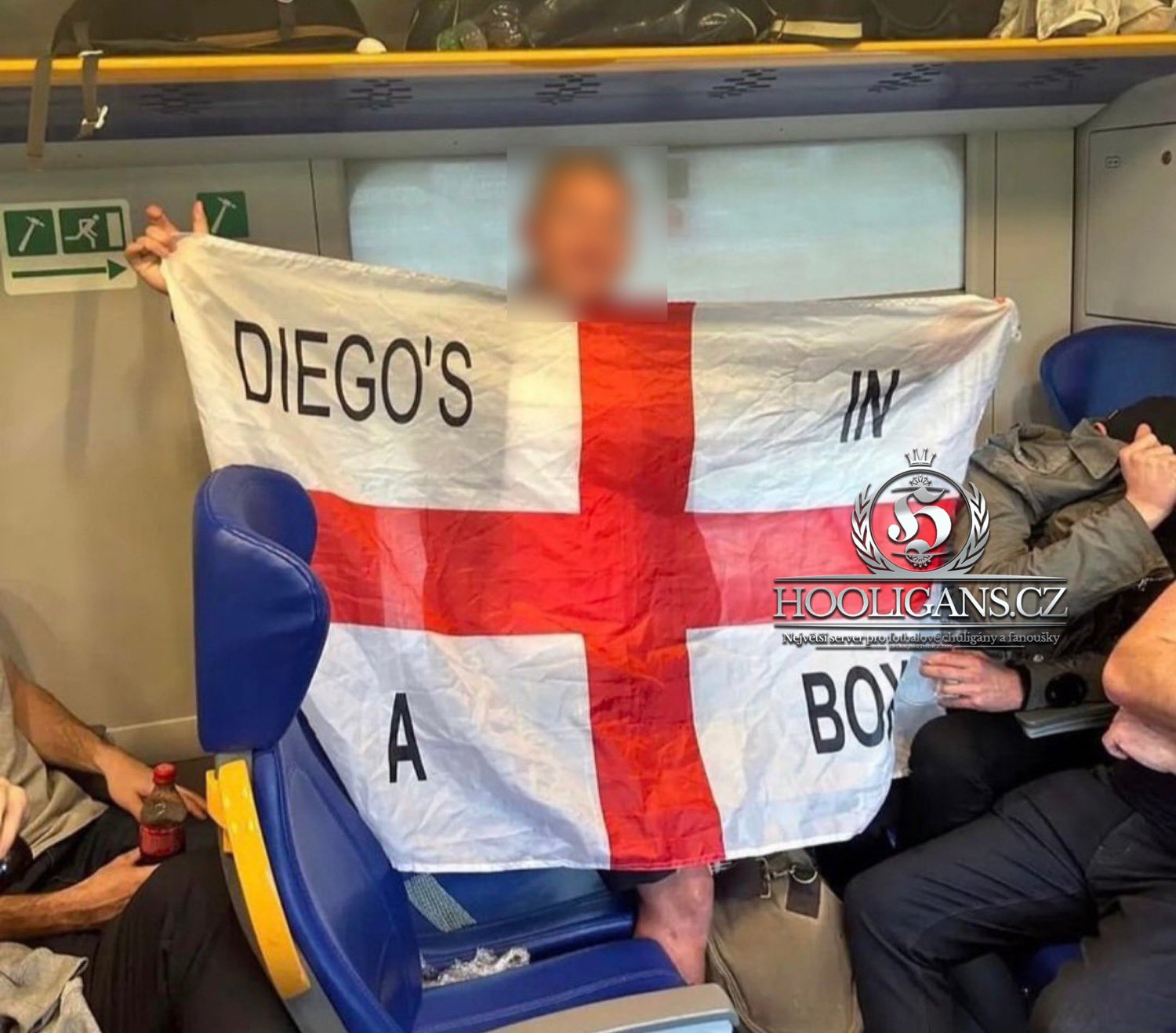 Hooligans.cz Official on Twitter: "23.03.2023, England🏴󠁧󠁢󠁥󠁮󠁧󠁿 fan in Naples🇮🇹 with flag "Diego ...