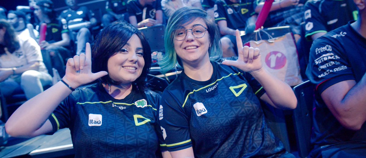 LOUD thaly 💚 on Twitter: "vídeo da semana saiuuu, vou deixar aqui uns frames pq essa semana foi ...