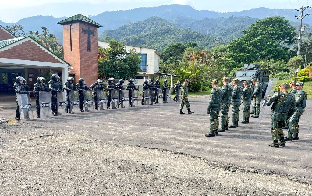 Centro De Educación Militar On Twitter La Escuela De Policía Militar