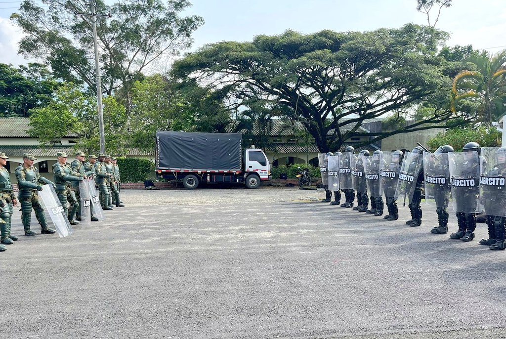 Centro De Educación Militar On Twitter La Escuela De Policía Militar