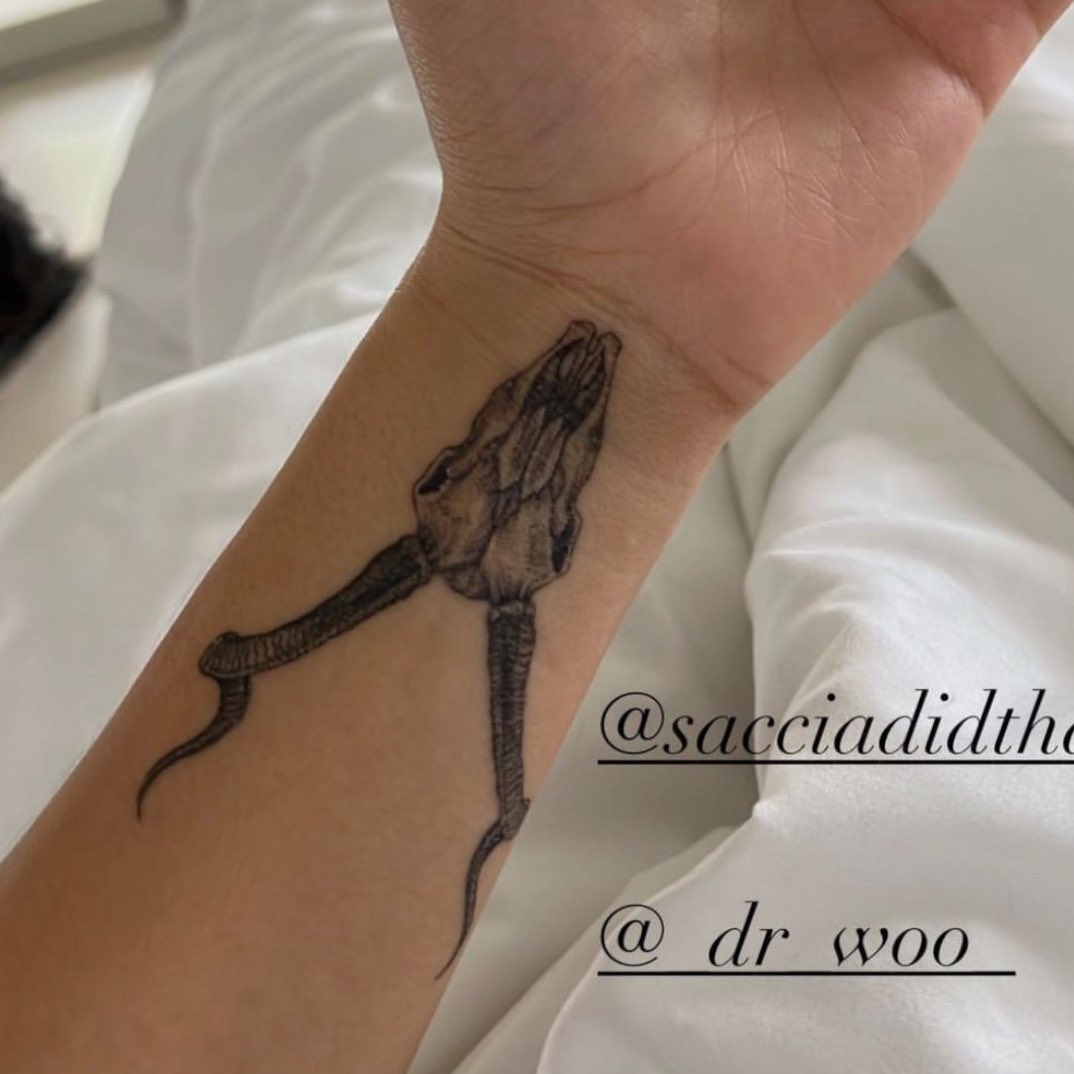 Sam On Twitter Why Is Everyone Saying Its A Satan Tattoo Its Literally A Frog With Long Ass