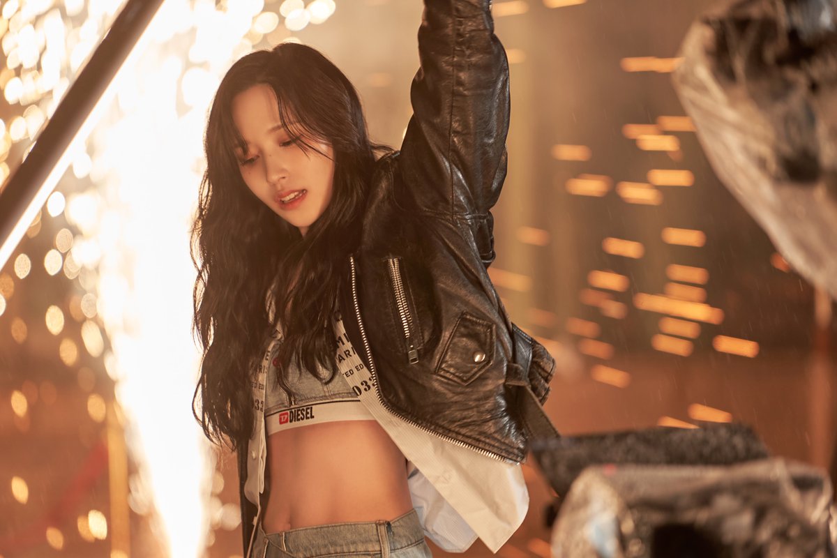 Mina 🎈 on Twitter: "RT @MinaMNFanunion: 🐧 MINA in Behind the Scenes: "SET ME FREE" M/V Shooting📸 ...