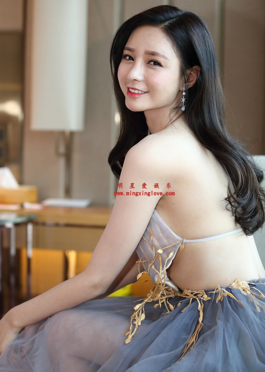 mingxinglove on Twitter: "#颖儿 参加InStyle美妆盛典上的走红毯照片花絮，#大尺度 深V露胸晚礼服，高清4K分辨率原图无修 #生图 下载 #明星生图 https ...