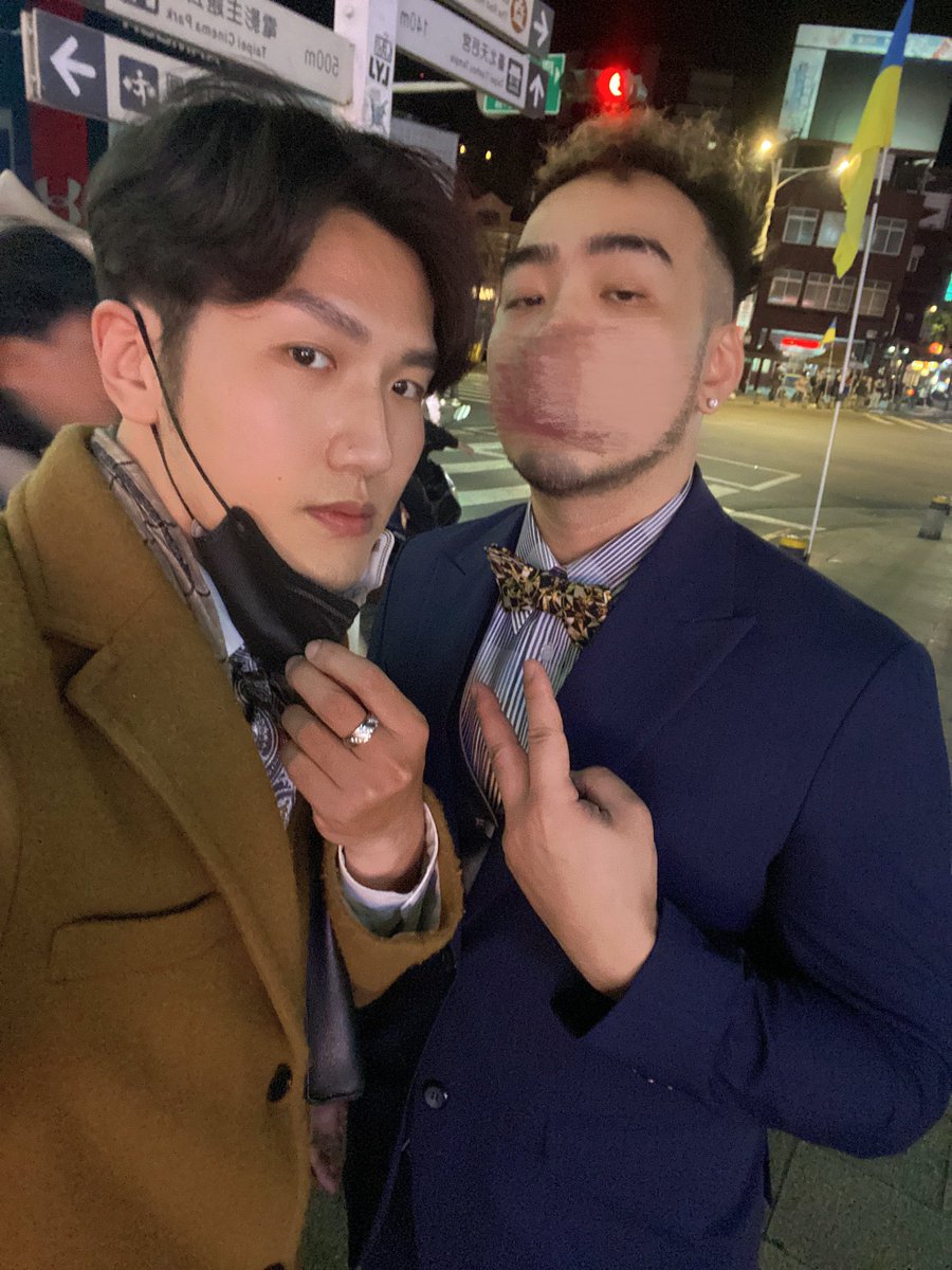 昨天去西門終於見到互相跟隨很久，卻遲遲沒有見面的男人 @bs5DD9Fft2fj1Qa - 我豪興奮R 只是哪時候我還在ㄎㄧㄤ 好像還親了 @spacetrain7654 - 他都露全臉了 我 ...