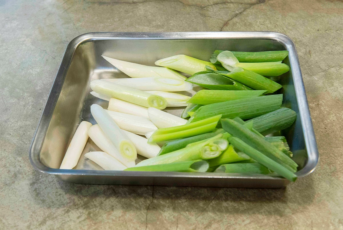 GINZA on Twitter: "「長ねぎと卵の炒めもの」。程よく歯ごたえの残った長ねぎと半熟卵がよくからみ、ごはんの進む一品。 https://buff.ly/3JSQ7yH"