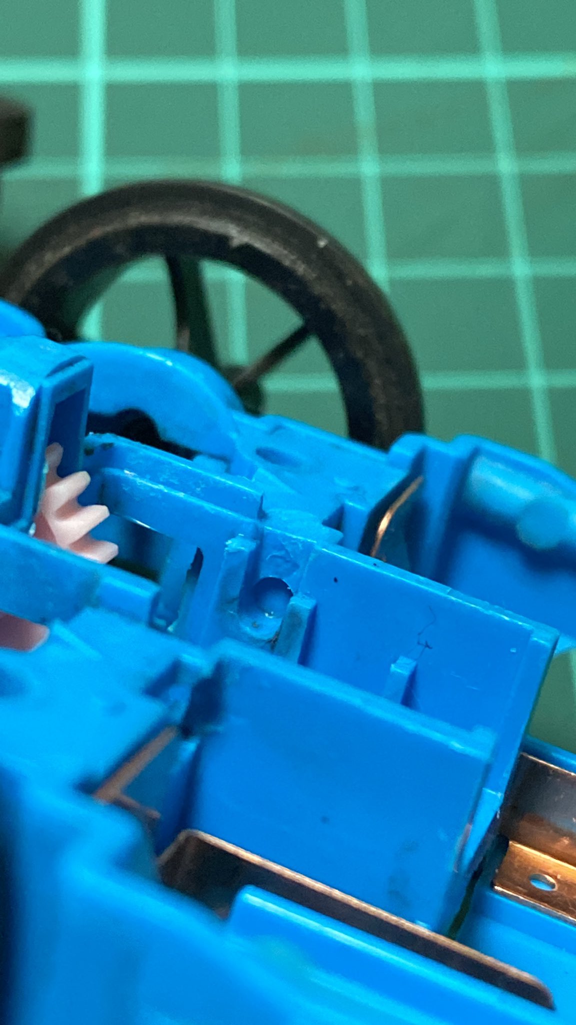 ゆとりん@YUTORI RACING. on Twitter: "カウンター軸穴周りはこんな感じになってます☺️ 謎の切り欠きはシャフト入れる為の物です( ^ω^ ) #ミニ四駆 https ...