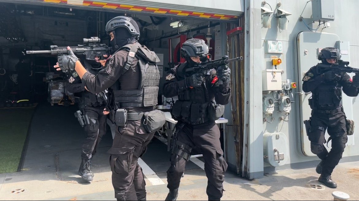 MM ۞ on Twitter: "Les commandos de la Marine royale marocaine en simulation de combat durant l ...