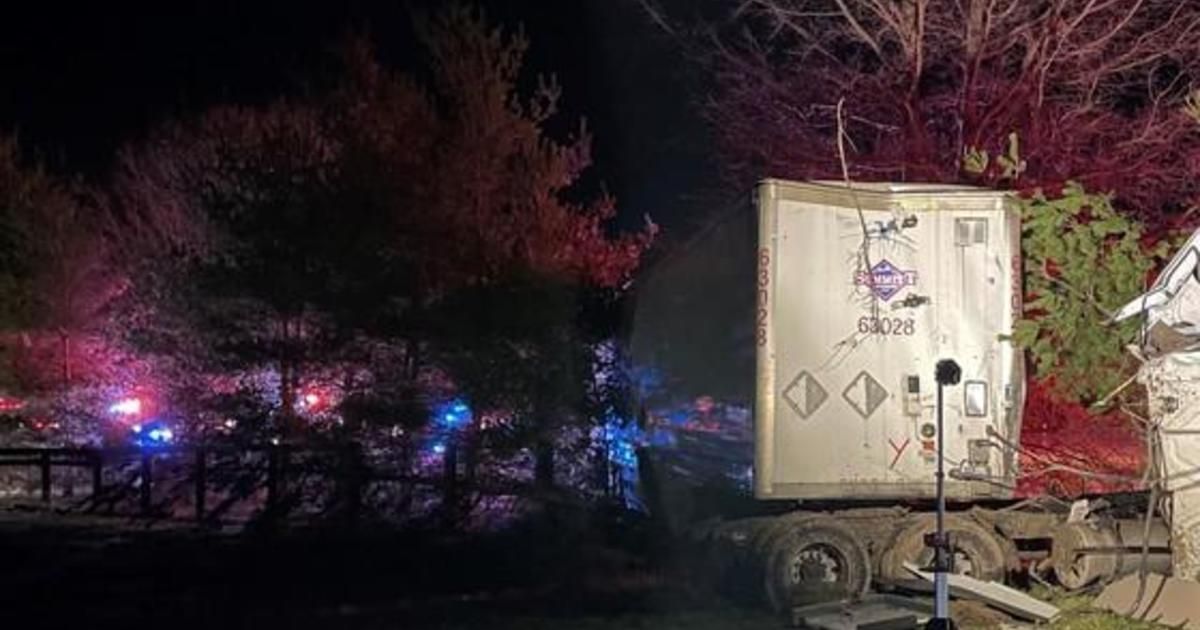 Cbs Chicago On Twitter Chicago Truck Driver Dies After Crash On I 65