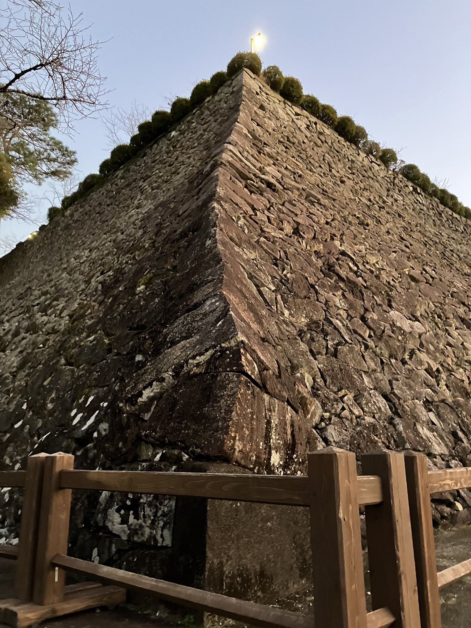 【城郭道】たっきー on Twitter: "@bozu_108 宮崎県民じゃないけど延岡城の石垣はすごい。 https://t.co/JpNYbeBl5H" / Twitter