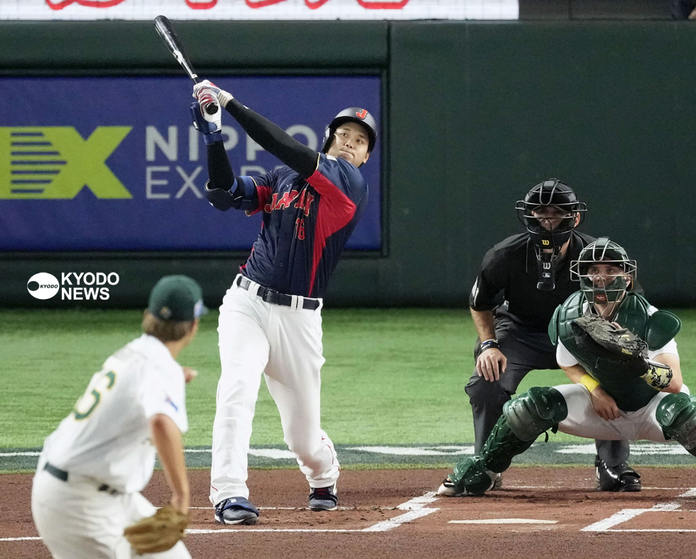 共同通信写真部 on Twitter: "WBC1次リーグ日本―オーストラリア戦。1回に大谷翔平選手が3ランを放ちました。日本は4連勝でB組1位通過。16日の準々決勝でイタリアと対戦します ...