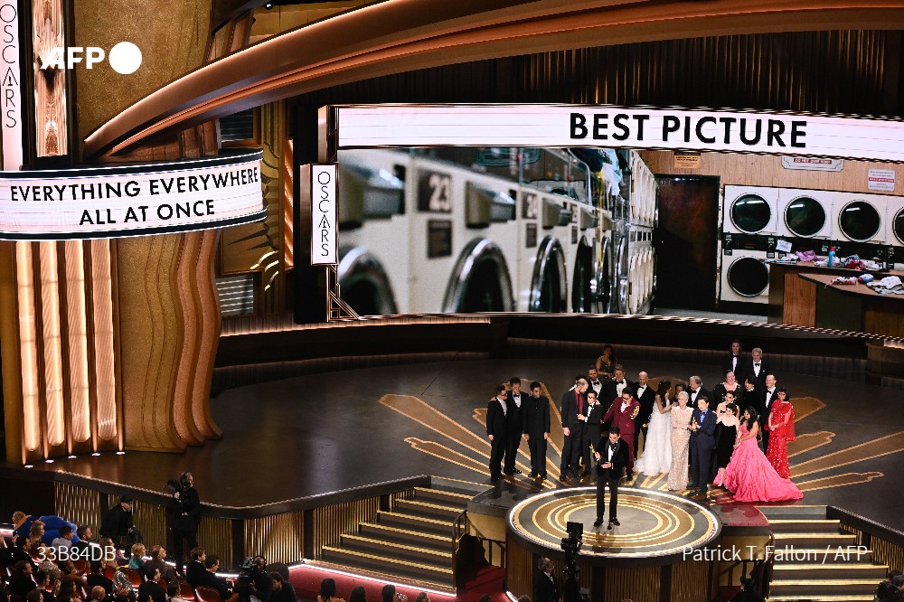 AFP News Agency on Twitter: "#BREAKING "Everything Everywhere All at Once" wins Oscar for best ...