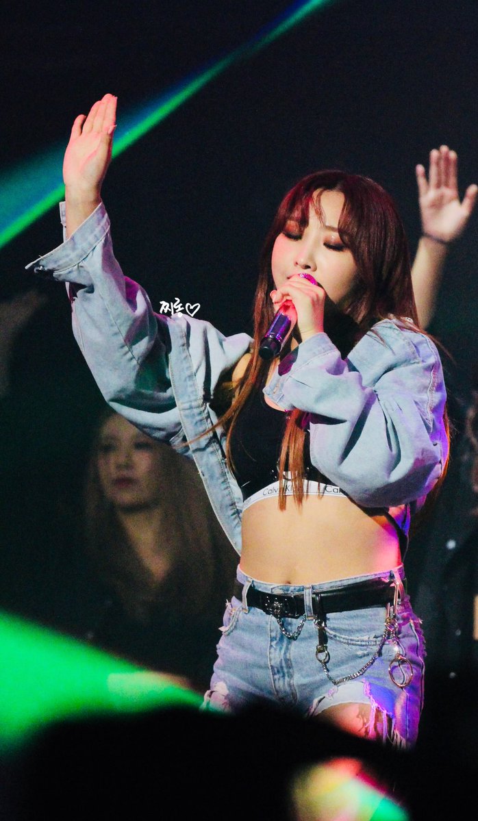 la sonrisa de Minzy on Twitter: "2017.09.26 - Minzy At The Mu:Con Seoul. #2NE1 #Minzy #민지 ...