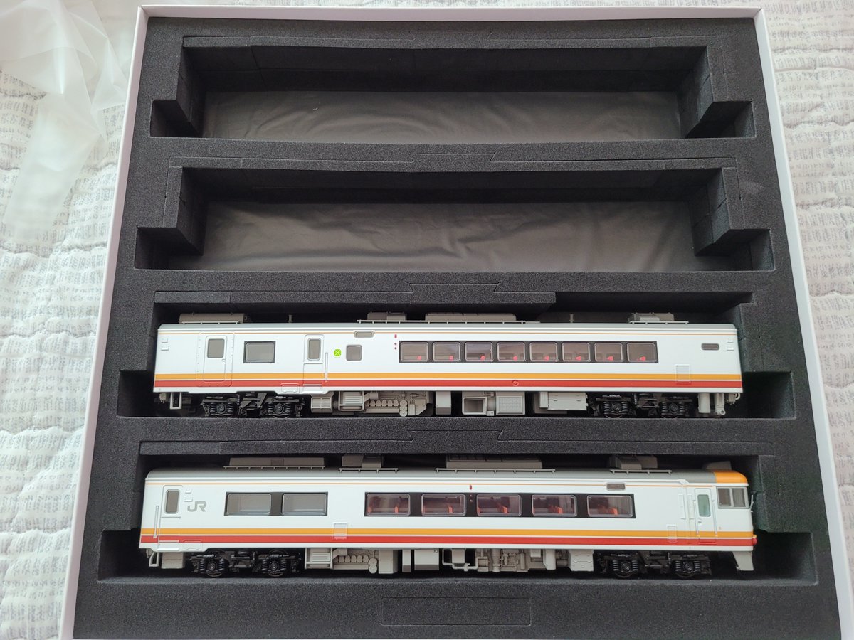 SMSC on Twitter: "マイクロエースの新特急色 ボウズとキロ182 0(HO)入線 今回発売のtomixキハ183 1550と182 500(M)を待っている。 マイクロにTN ...