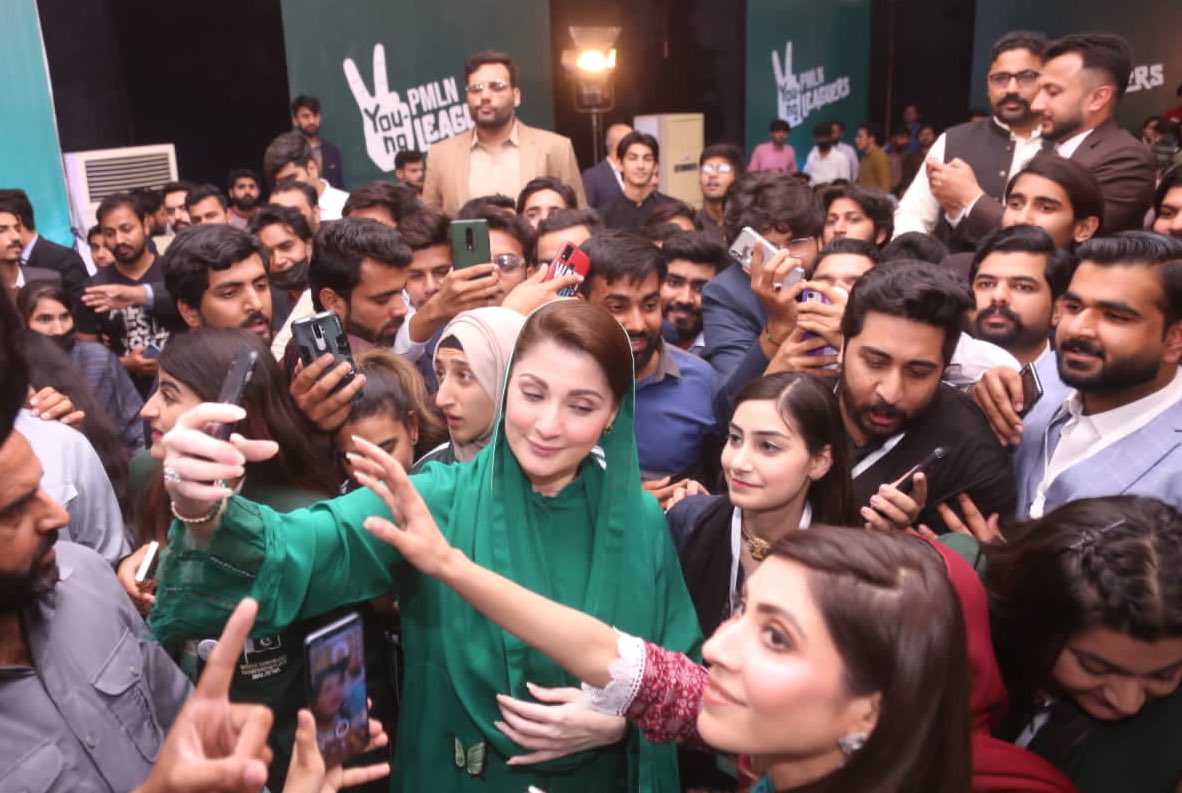 Hina Parvez Butt on Twitter: "آج کی سب سے پیاری سیلفی 💚 https://t.co/Xv9IvNK5a8" / Twitter