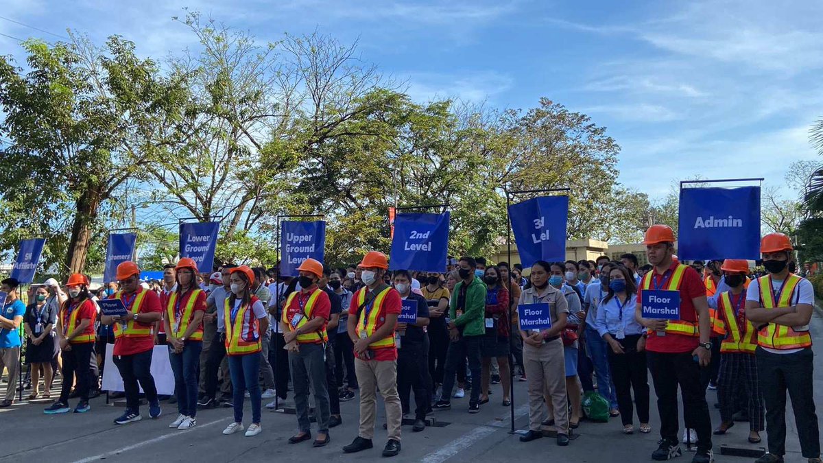 Emergency rescue teams from the Bureau of Fire Protection (BFP), the ...