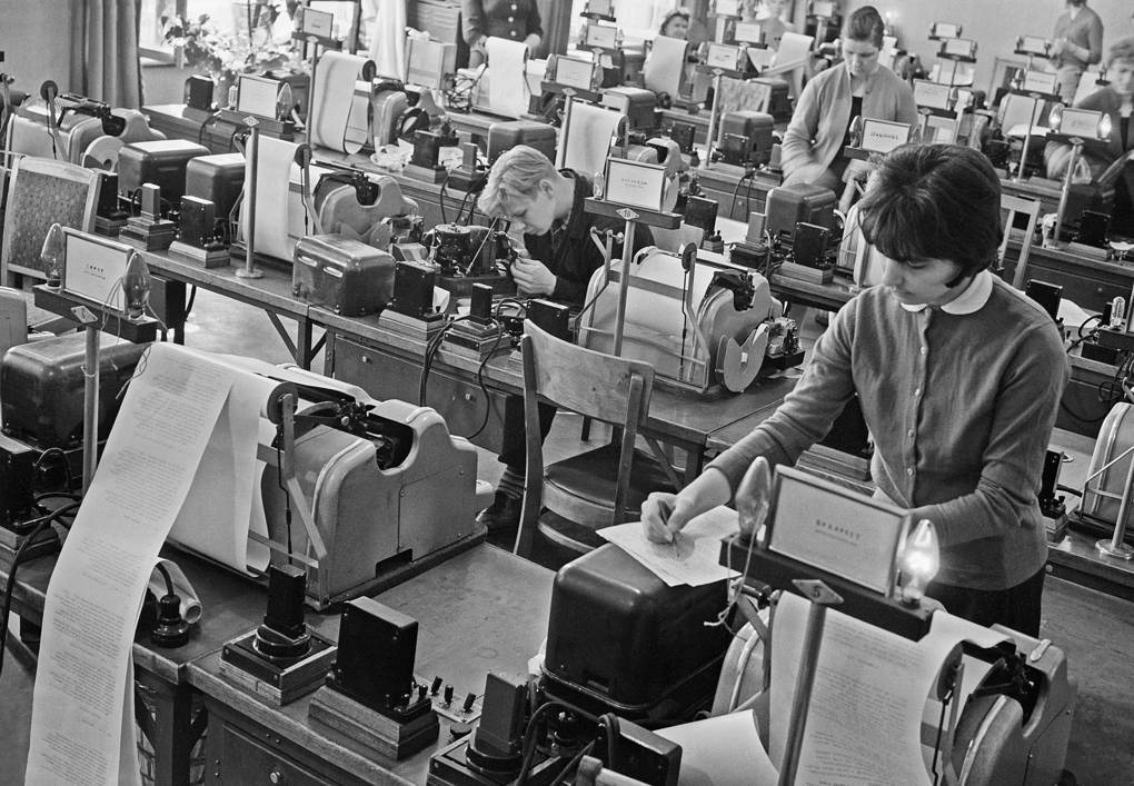USSR Pictures on Twitter: "TASS teletype hall, 1962 (photo by Yevgeny Kassin)"