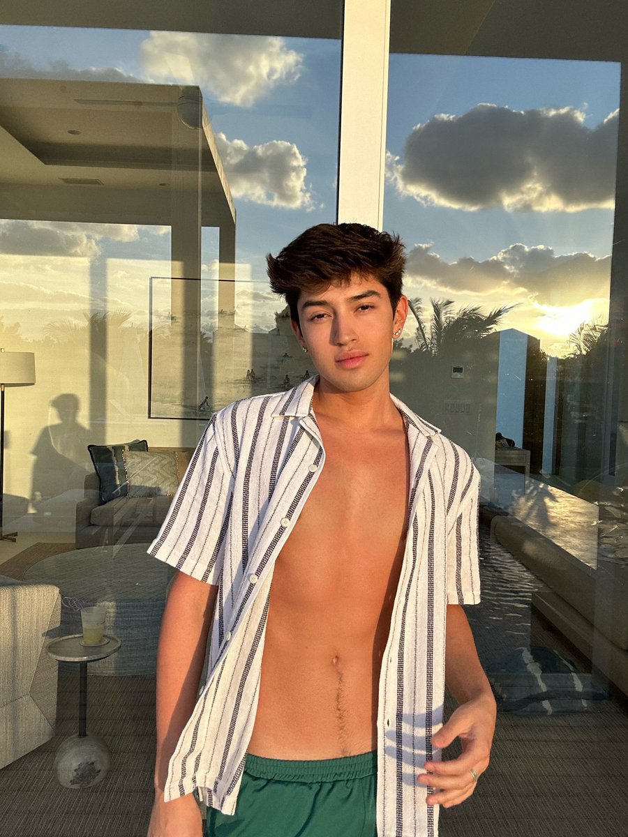 Stephen Oscar on Twitter: "suns out in turks 🫶🏼"