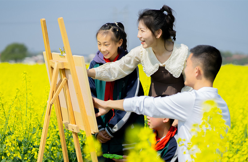 How will you record spring? Students paint the idyllic scenery and ...