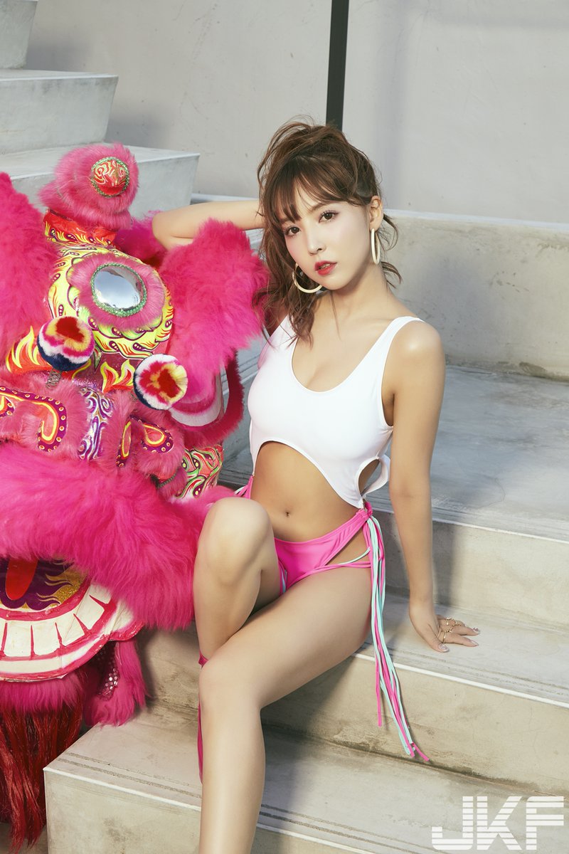 JKF X 三上悠亞 @yua_mikami 曾多次替 JKF 拍攝封面的「暗黑女神」三上悠亞，不曉得大家最喜歡她的哪一款造型呢？好捨不得女神引退啊 JKF @jkftaipei