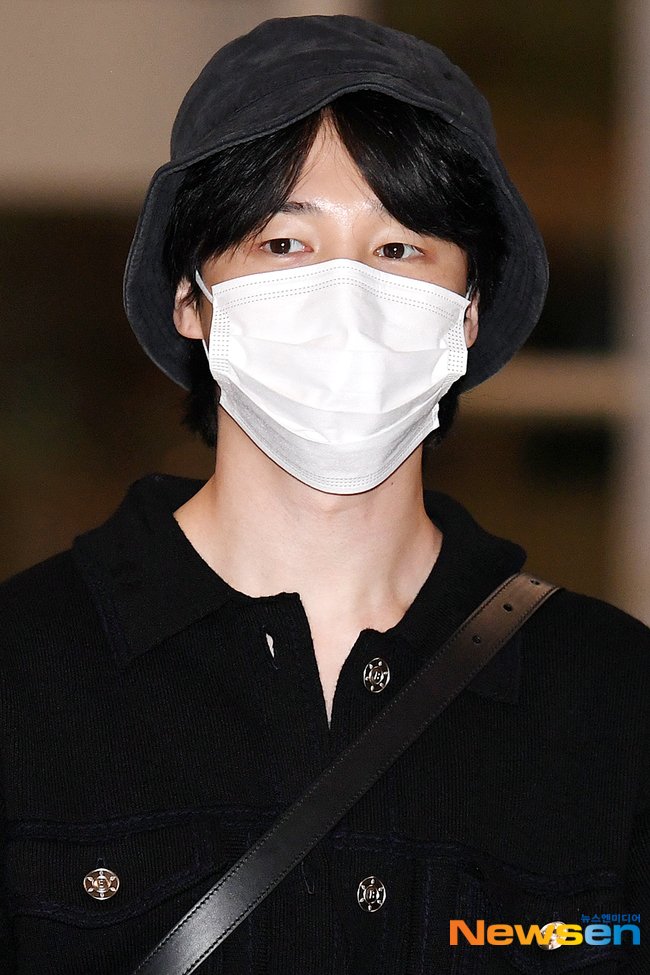 🐥3청JIMIN¹³ⒻⒶⒸⒺ j.m🌙 on Twitter: "🌞3월 14일 오전 지민 기사2️⃣ ️ 출국 포토 18 https://naver.me/GOQ50YD2 뉴스엔 19 ...