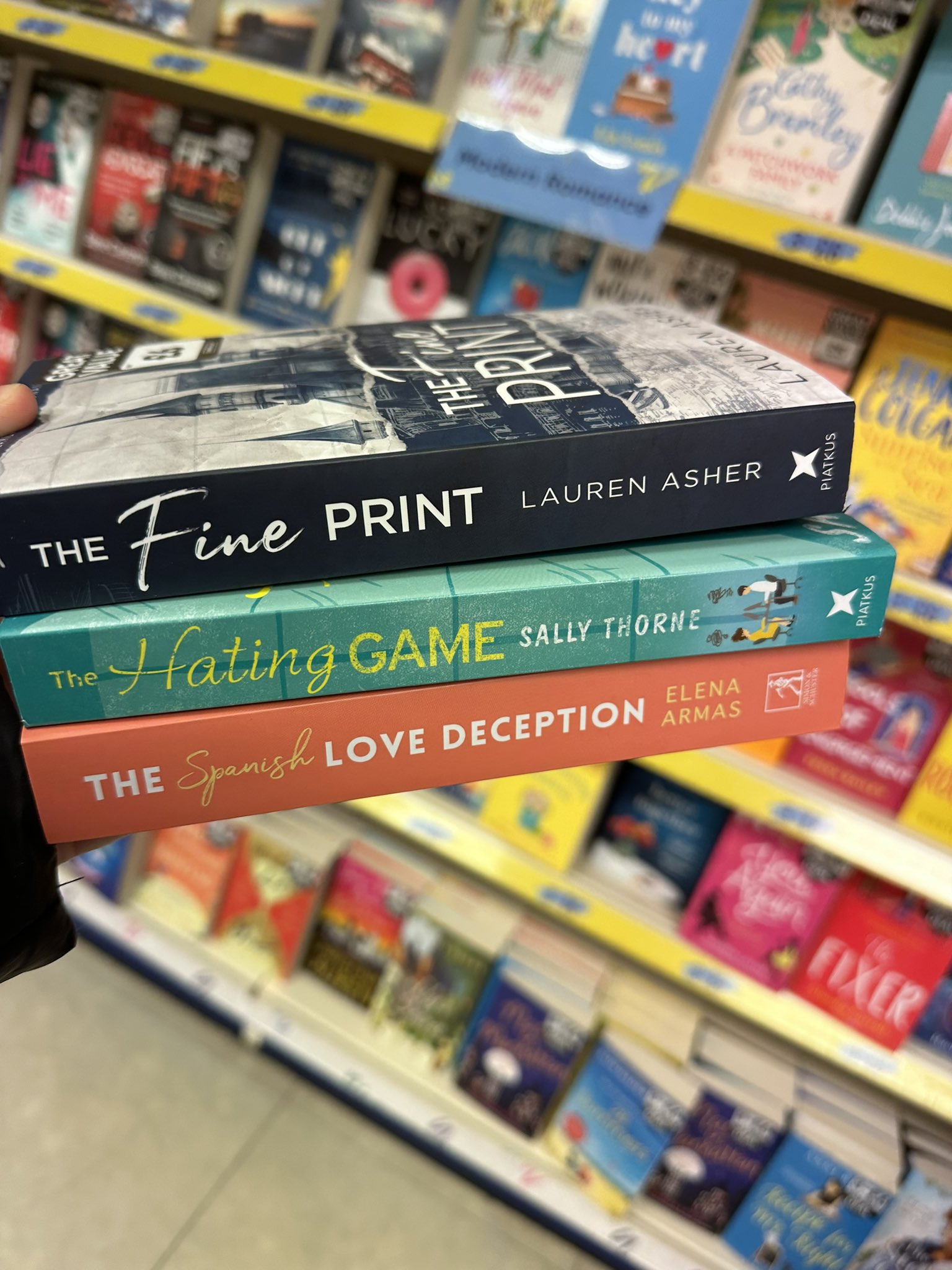 laura🎧 booktwt ⁺˚⋆ (@piscesinpages) / Twitter