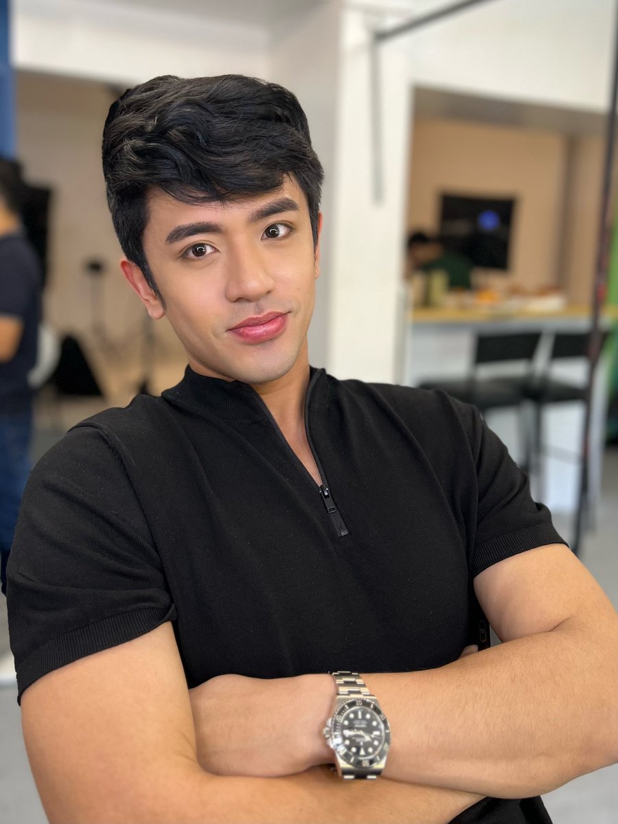 nini on Twitter: "hinampas na naman po tayo ng kahirapan ni Alexander 😭😭"