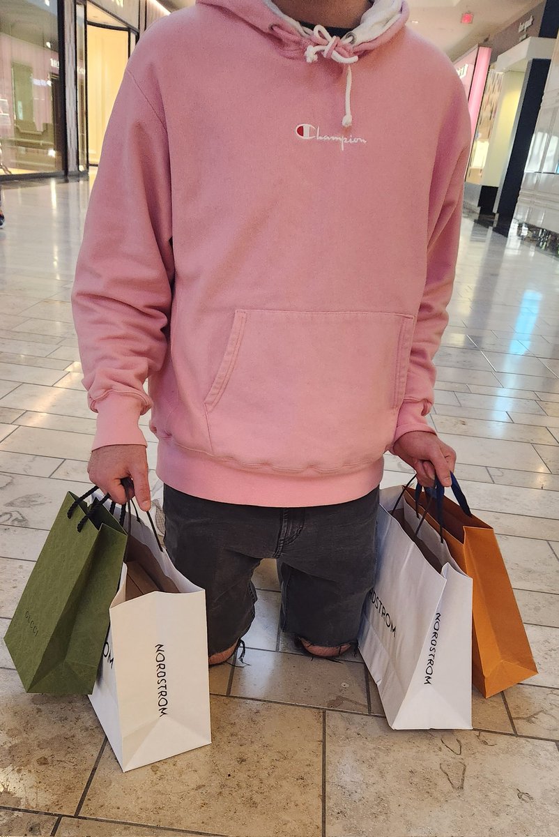 Goddess Lana 👑 on Twitter: "RT @GoddessLana888: Kneeling as we shop 💅🏻👑"